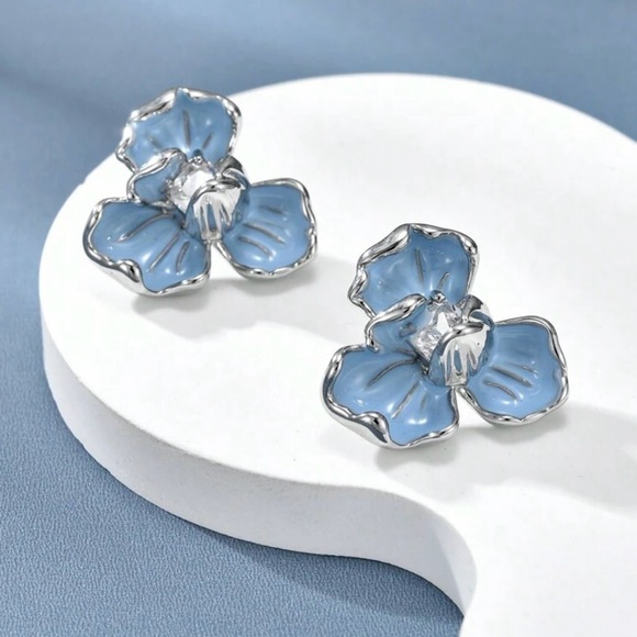 Jewelry | Periwinkle Trillium Blue Flower Clear Crystal Pistil Tri Petal 925 Silver Stud | Poshmark